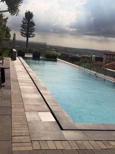 Riviera Château de Rêve - Phoenix's Gîte at Ellipse Waterfall, Midrand ...