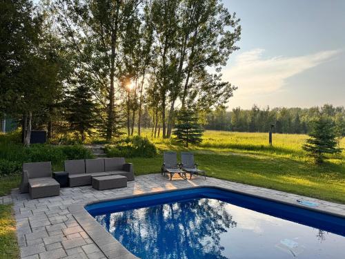 Beaver Valley Farmhouse with Pool & Stunning Views, Kimberley (מחירים ...