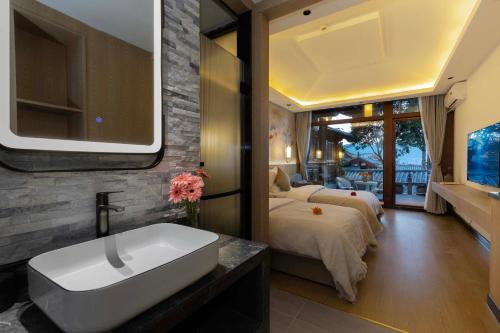 Lanshan View Ancient Courtyard Hotel - Yiyuntingju(Wuyi Street, Lijiang ...