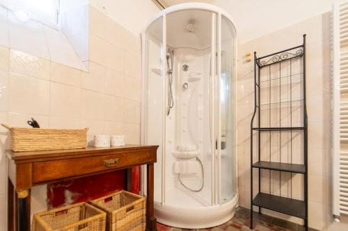 Vintage Home in the hamlet with lake view, Torno (precios actualizados ...