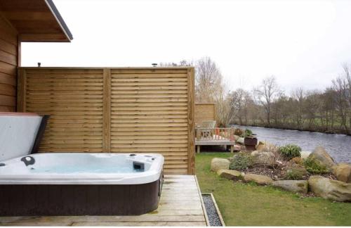 The Eden, Cosy 1 bed lodge with riverside views, Crieff (tarifs ...