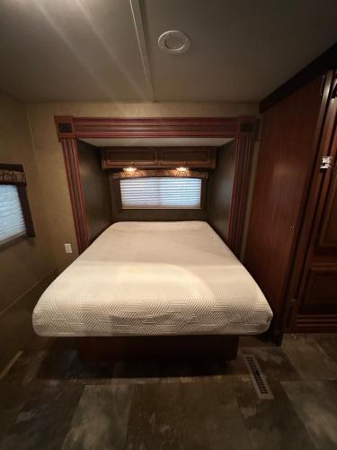 Rustic cozy couples summer retreat, Little Current (aktualisierte ...