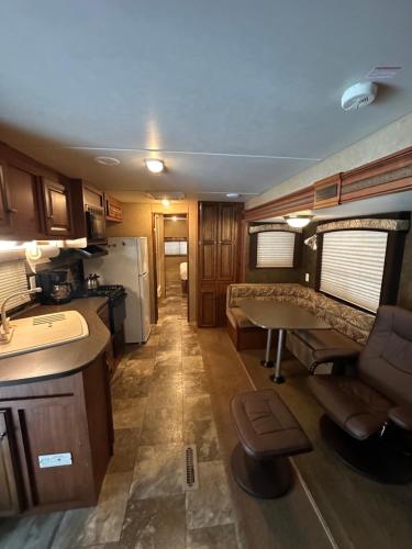 Rustic cozy couples summer retreat, Little Current (prezzi aggiornati ...