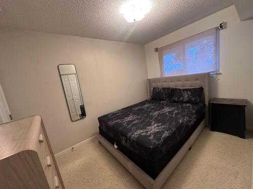 Cozy West Edmonton Home Near Jasper Park & shops, Edmonton (prețuri ...
