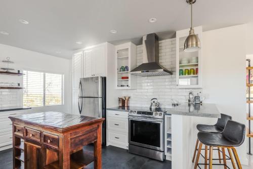 Luna Vista Ranch - Hot Tub, Fire Pit & Disc Golf home, Yucca Valley ...