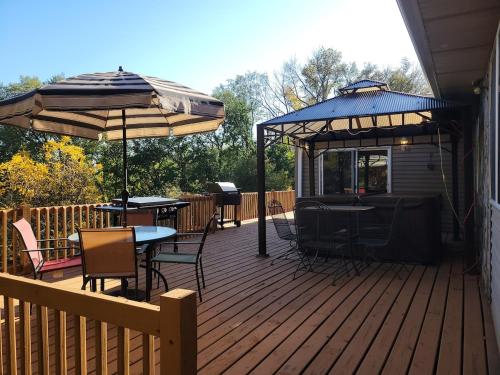 Lewis And Clark Hideaway SD side hot tub 2 min lake, Yankton (precios ...