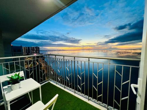 3BR Penthouse Suite Sunset View in front of Okada, Manila (preços ...