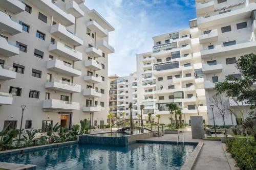 Relaxing Studio Stay with Pool, Balcony & Smart TV, Aïn Harrouda ...