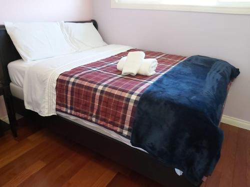 Private Room Just 3 min walk to University and Hospital, קלגרי (מחירים ...