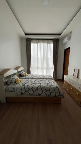 Lake Cottage Cozy Stay in Sentul City, Babakan Madang (harga dikemas ...