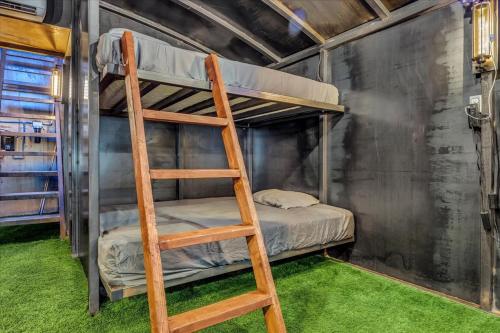 Underground Bunker, Adkins (precios actualizados 2026)