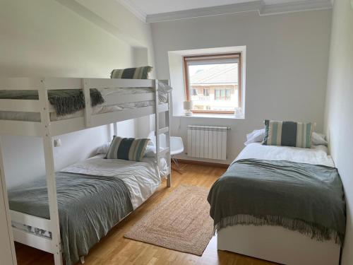 Cisneros Family House Garden Pool & Kids Area, Miengo (prețuri ...