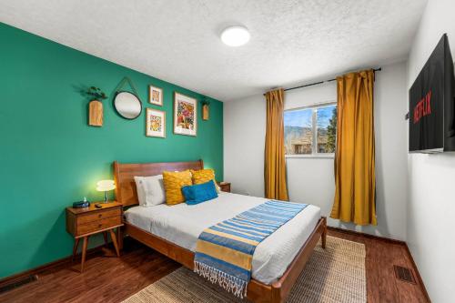 Epic Family Home: Mini-Golf, Sauna, Hot Tub, Games, Stratton Meadows ...