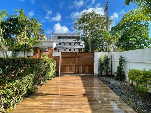 Balinese-Style Pool Villa - Big Garden - Close to Nai Harn & Rawai ...