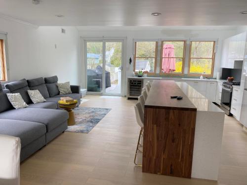 Upscale NJ Retreat Near NYC with Pool, Decks & Room to Unwind, Waldwick ...