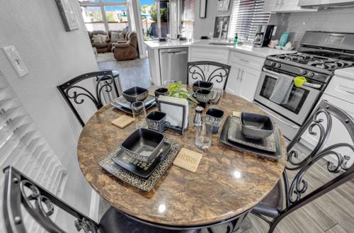 Lucky vacation with putting green King Queens beds, Las Vegas (prezzi ...