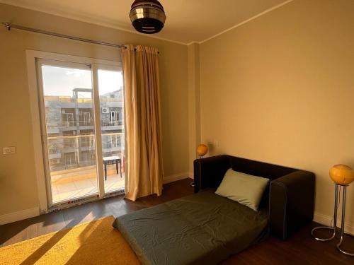 Retro style colorful apartment, Sheikh Zayed (tarifs actualisés, 2026)