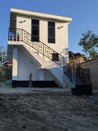 ManCave at Kibamba, דאר א-סאלאם (מחירים מעודכנים לשנת 2026)