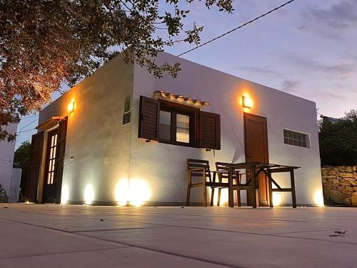 Casetta Sole & Luna, immersa nel verde a pochi passi dal mare, La ...