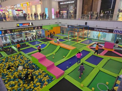 THE TINDER TREE at Spectrum Metro Mall, Noida (preços atualizados para ...