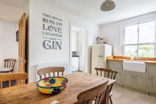 Gin O'Clock Mevagissey Level Walk to Harbour, Mevagissey (precios ...