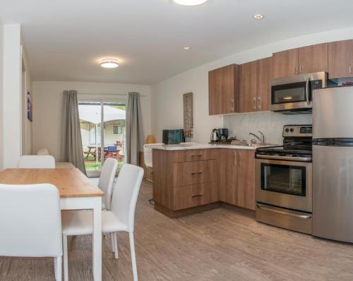 Riverside Resort, Qualicum Beach – Updated 2023 Prices