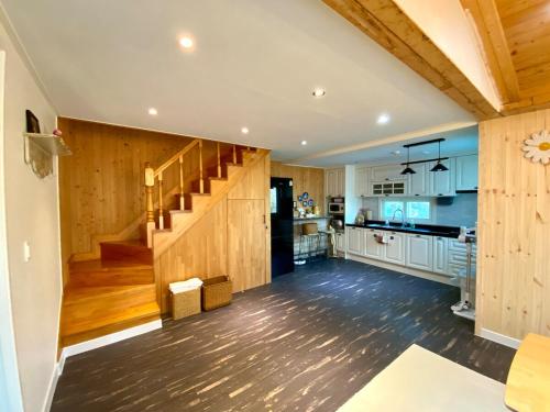 Shining Moment Private Villa Surrounded by Tangerine Fields, Kasi-ri ...