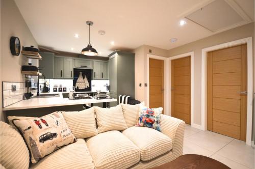 New Two Bedroom Suite - Walk to Trentham Gardens!, Trentham (prezzi ...