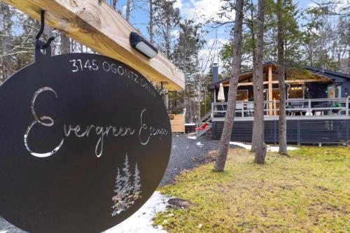 Evergreen Escape Hot Tub Firepit Resort Pool, Thornhurst (preços ...