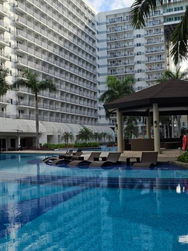 Neo-Classic 1BR with WiFi Netflix at Shell Res near MOA and NAIA ...