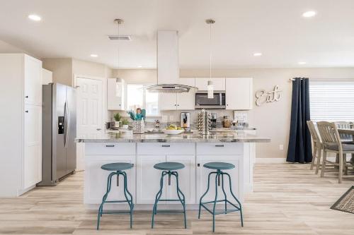 18x60 Boat Pad Game Room-Lake View Villa-Hot Tub, Lake Havasu City ...