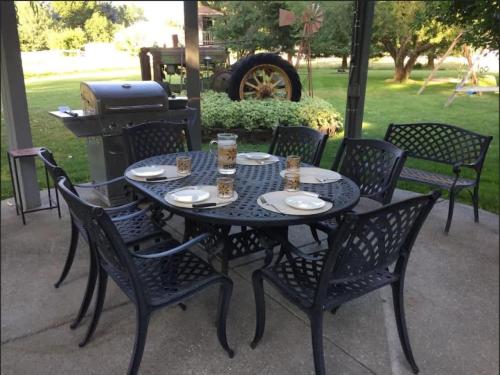 Tranquility Base - Family Fun Modern Farm House, Dalton Gardens की ...