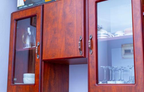 Vine Astonish, near UN Base & Entebbe Airport, Entebbe (tarifs ...