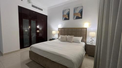 Dubai Marina Apartment Steps to DMCC Metro & JBR, Dubai (aktualisierte ...