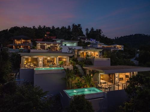 SO Infinity , New, Endless Sea Views Above Sunset, Saladas pludmale ...