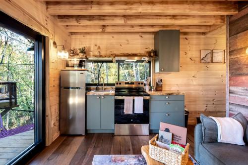 Luxury Woodland Treehouse with Fire Pit & Mountain Views Near Highlands ...