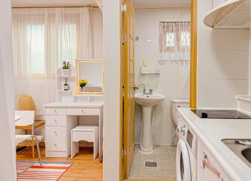Hongdae Station 10-minute walk Yeonnam Stay2, Seoul (uppdaterade priser ...