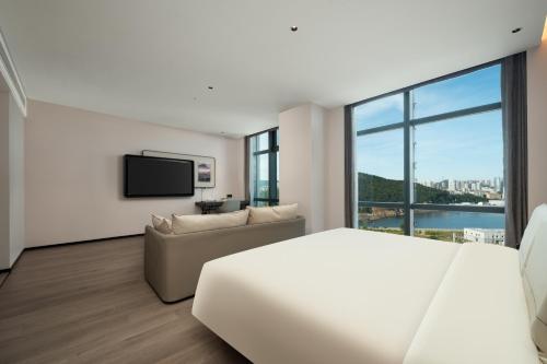 Atour Hotel Dalian Xinghaiwan Bridge Gaoxin Wanda Plaza with Sea View ...