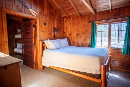 Spacious 3 Bed House - True Cabin in the Woods - Parking - Netflix CB04 ...