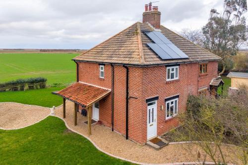 Swift Host - Crinkle Hill House - Horsey Gap - Parking - Beach - Sleeps ...