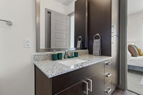The Madonna, Rooftop Pool, Private Balcony, Джорджтаун (актуальные цены ...