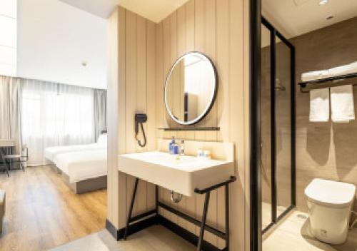 HanTing Hotel Beijing Qianmen Tiantan North Gate, Pekin (güncel 2026 ...