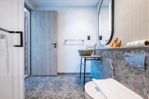 Designer 1 BR with Burj Khalifa and Canal Views, Dubai (updated prices ...