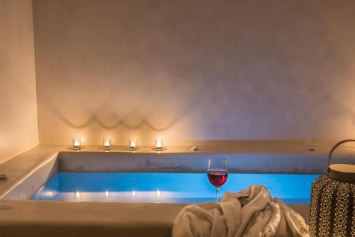 On The Rocks - Small Luxury Hotels of the World, Imerovigli (updated ...