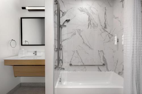 Spark By Hilton Montreal Midtown, Montreal (updated prices 2026)