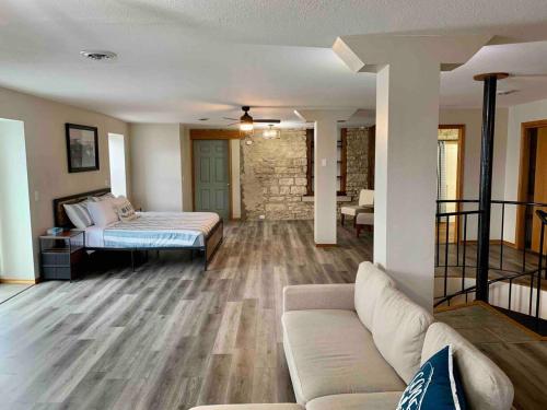 Riverview Villa - Hot Tub Suite (River Rock Inn), Bellevue (tarifs ...