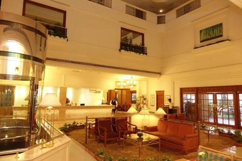 Abad Atrium, Cochin – Updated 2023 Prices