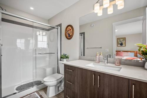Corner Glen Retreat | 6BR | Sleeps 12, Calgary (tarifs actualisés pour ...
