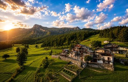 Historic Chalet At 1600M With Mountains Views, Verrayes (prezzi ...