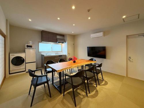 b hotel Namiki Hills - Modern 1BR with Tatami Next to Hondori City ...